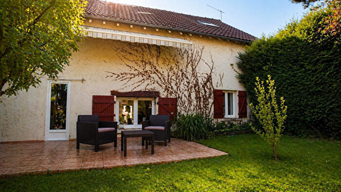 Mézières-sur-Seine : Maison 4 pièces à vendre
