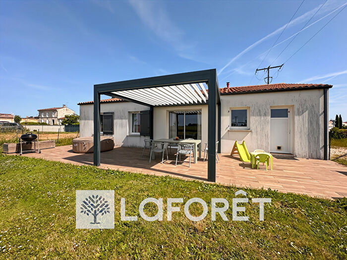 Maison 4 pièces à Villars-en-Pons, à vendre