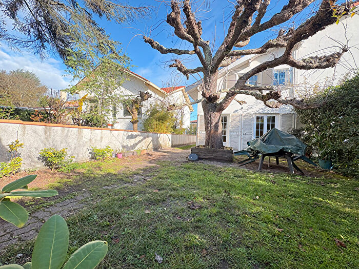 Maison à vendre - Pessac, Verthamon, Haut Biron - 5 pièces - 4 chambres