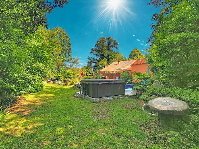 Maison à vendre - Casteil - 4 pièces - 3 chambres