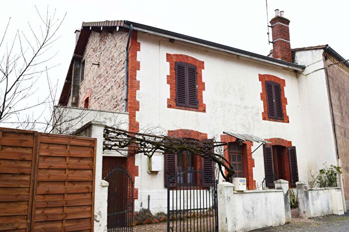 Maison à vendre - La Pacaudière - 8 pièces - 5 chambres