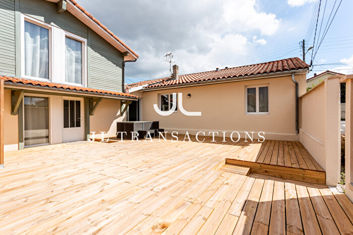 Maison à vendre - Pessac, Verthamon, Haut Biron - 8 pièces - 7 chambres