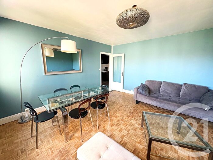 Appartement 3 pièces à Paris 18ème, Barbès, Château Rouge, à louer