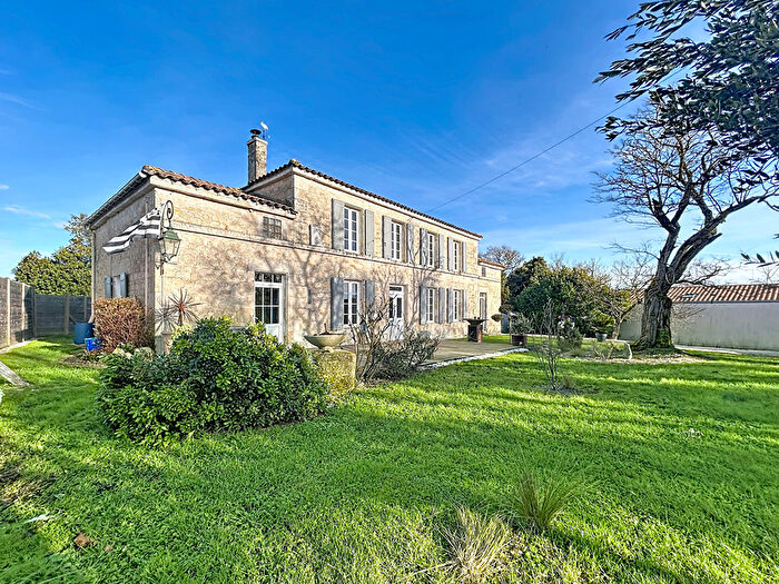 Maison à vendre - Ciré-dAunis - 6 pièces - 4 chambres