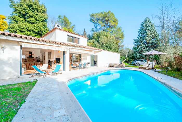 Maison à vendre - Roquefort-les-Pins - 5 pièces - 4 chambres