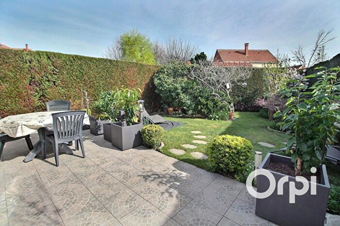 Maison à vendre - Voisins-le-Bretonneux - 6 pièces - 5 chambres