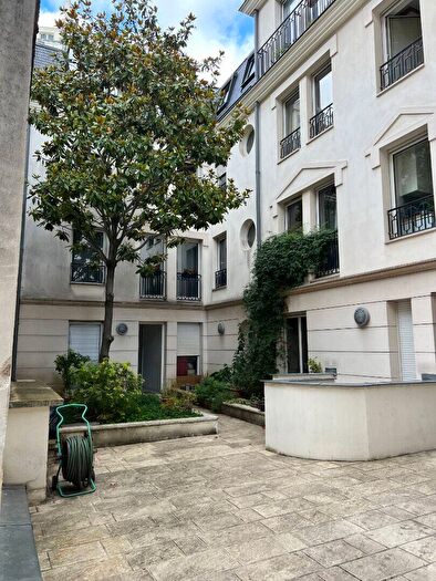 Appartement à louer - Muette Nord, Paris ème arrondissement - 5 pièces - 3 chambres