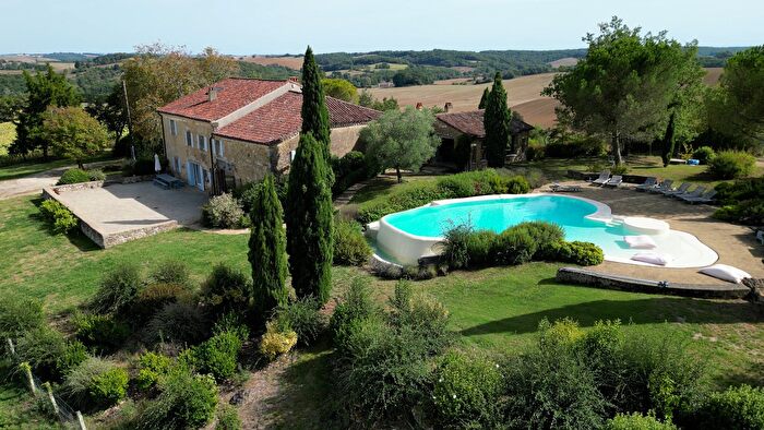 Maison à vendre - Vic-Fezensac - 12 pièces - 6 chambres