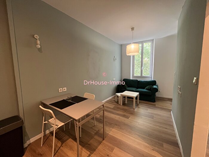 Appartement 2 pièces à Marseille e, Cinq Avenues, à louer