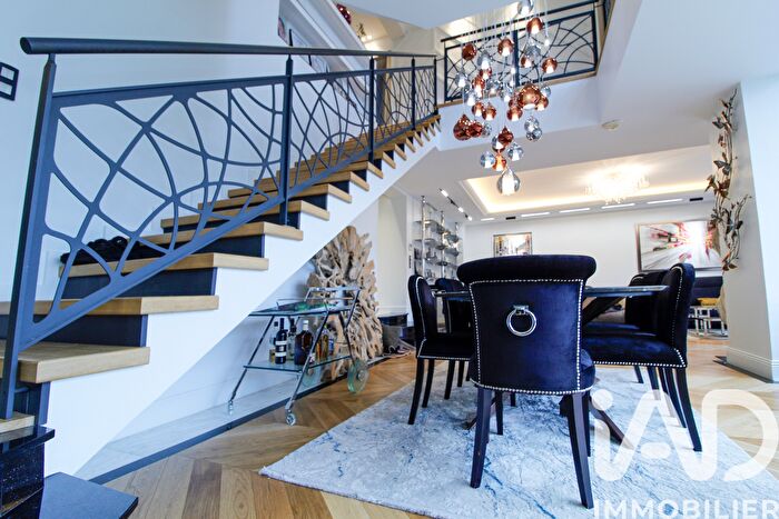 Maison à vendre - Saint-Brice-sous-Forêt, Centre-ville, Clos - 9 pièces - 5 chambres