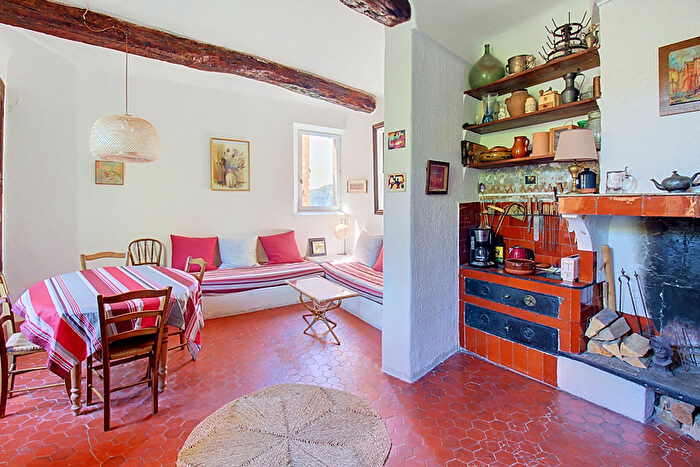 Maison 4 pièces à Châteaudouble, à vendre