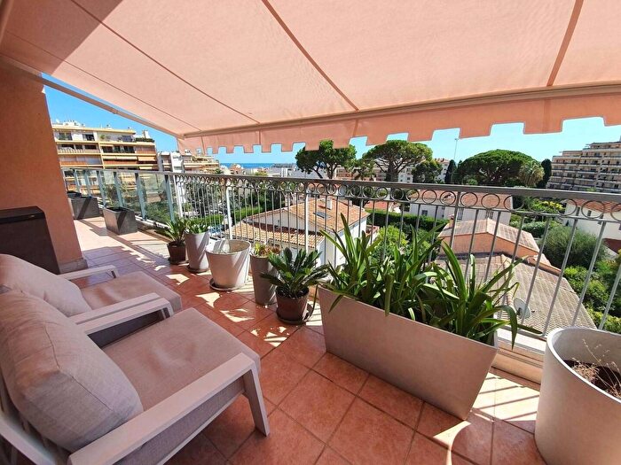 Appartement à louer - Cap Martin, Roquebrune-Cap-Martin - 5 pièces - 4 chambres