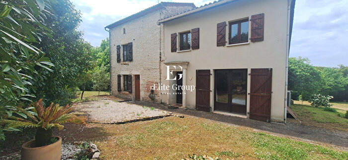 Maison 8 pièces à vendre - Saint-Amant-de-Bonnieure