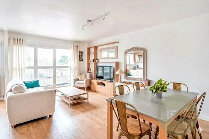 Appartement à vendre - Plaisir, Ebisoires - 5 pièces - 4 chambres