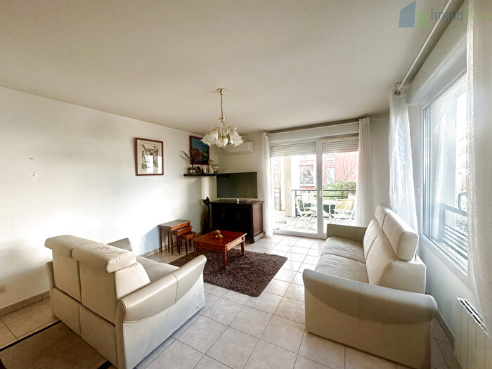 Appartement à vendre - Meyzieu, Centre-ville - 2 pièces - 1 chambre