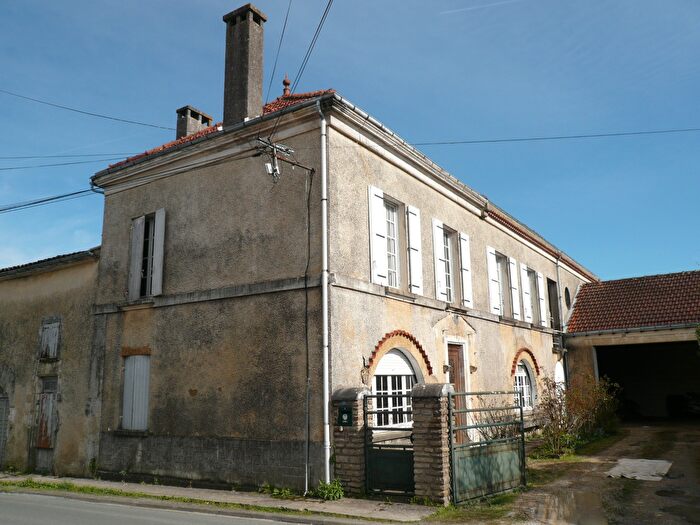 Maison 9 pièces à vendre à Burie