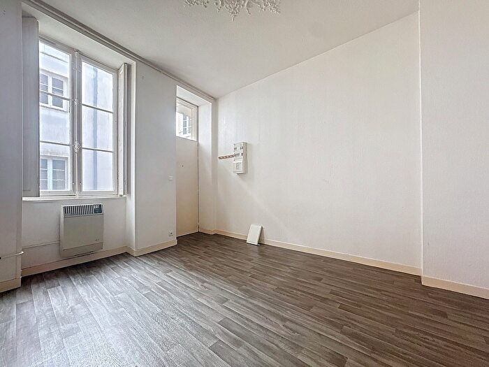 Appartement à louer - Chalon-sur-Saône, Centre-ville - 2 pièces - 1 chambre