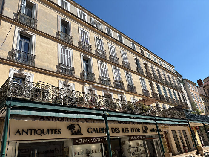 Appartement à vendre - Hyères, Centre-ville - 2 pièces - 1 chambre