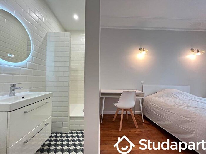 Appartement à louer - Belleville-Saint Maur, Paris ème arrondissement - 1 pièce - 2 chambres