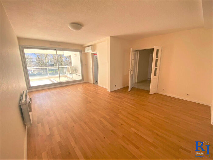 Appartement à vendre - Meylan, Centre-ville - 3 pièces - 2 chambres