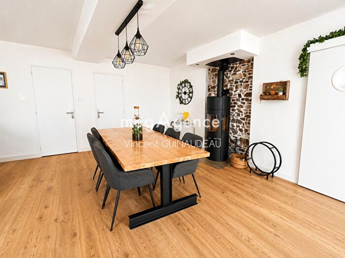 Yzernay - Maison 6 pièces à vendre