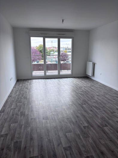 Inter Marche, Mantes-la-Jolie - Appartement 3 pièces à louer
