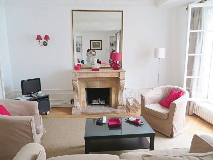 Saint Thomas d'Aquin, Paris 7ème arrondissement : Appartement 4 pièces à louer