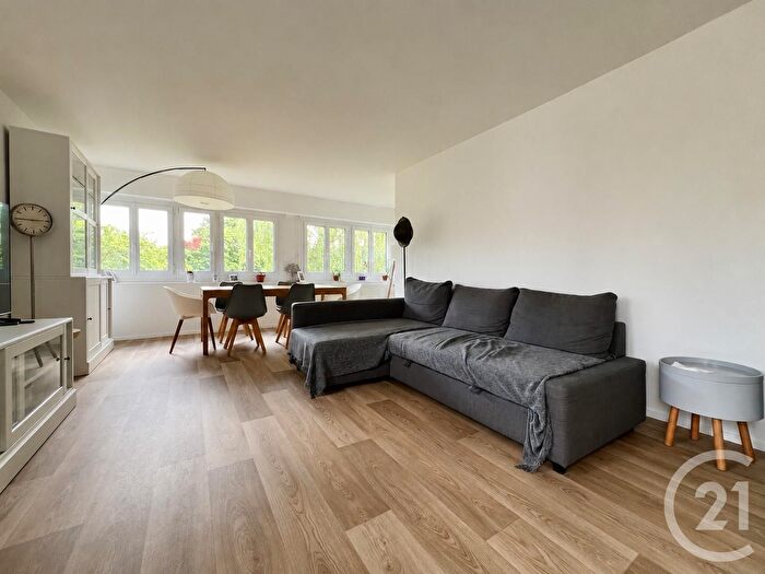 Appartement 5 pièces à Évry, Champs Elysées, à louer