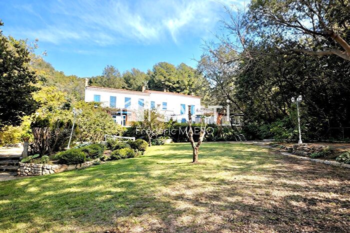 Maison à vendre - Vitrolles, Bords de létang, Tribales, Ferme de Croze - 8 pièces - 6 chambres