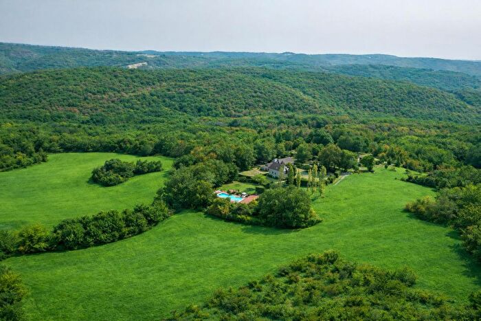 Maison à vendre - Carlux - 9 pièces - 5 chambres