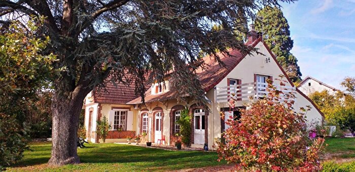 Maison à vendre - Bonny-sur-Loire - 15 pièces - 12 chambres