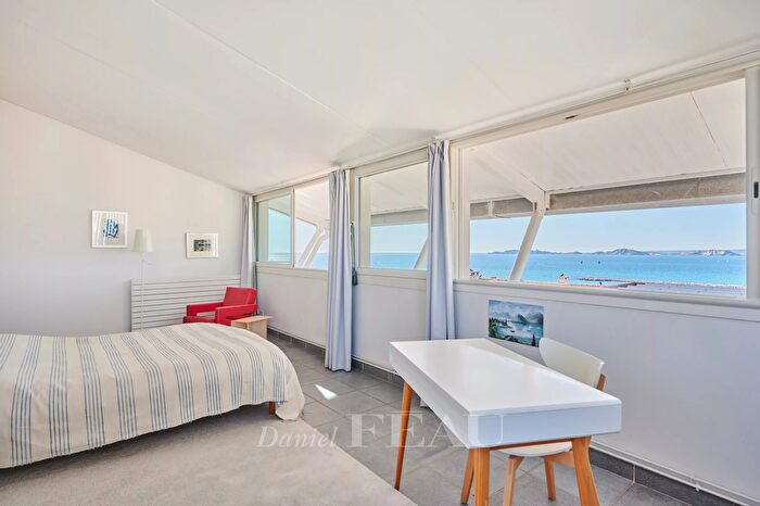 Maison à vendre - Marseille e , Bonneveine - 6 pièces - 5 chambres