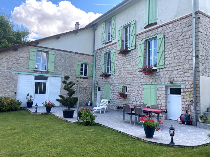 Maison 12 pièces à Givry, à vendre