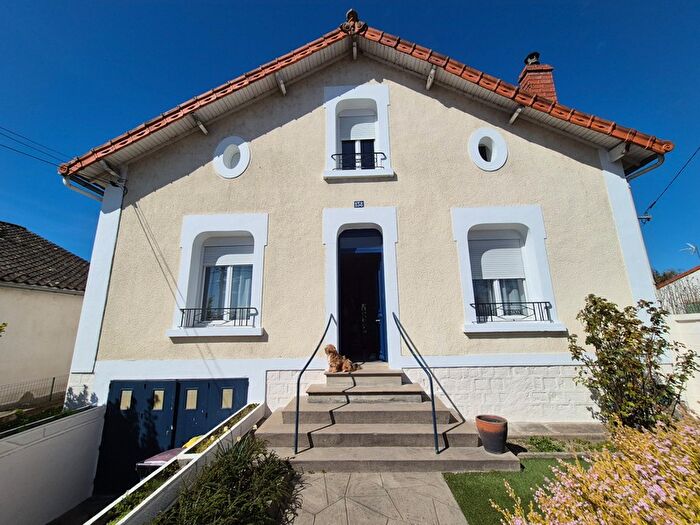 Maison à vendre - Gond-Pontouvre - 6 pièces - 4 chambres