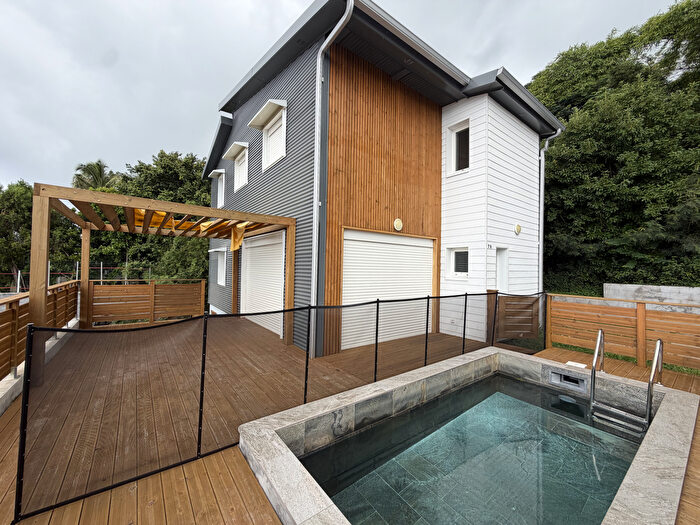 Maison à louer - Saint-Denis, La Montagne ème - 5 pièces - 4 chambres