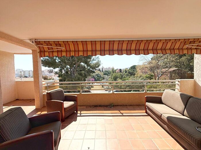 Appartement à louer - Toulon - 3 pièces - 2 chambres