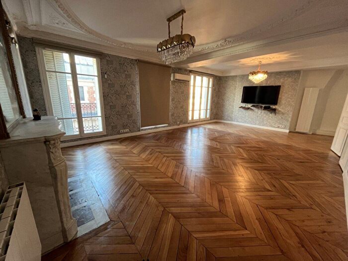 Appartement à louer - Chaillot, Paris ème arrondissement - 5 pièces - 3 chambres