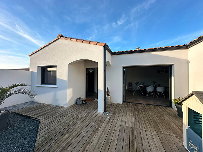 Maisons à vendre et appartements à louer - 1