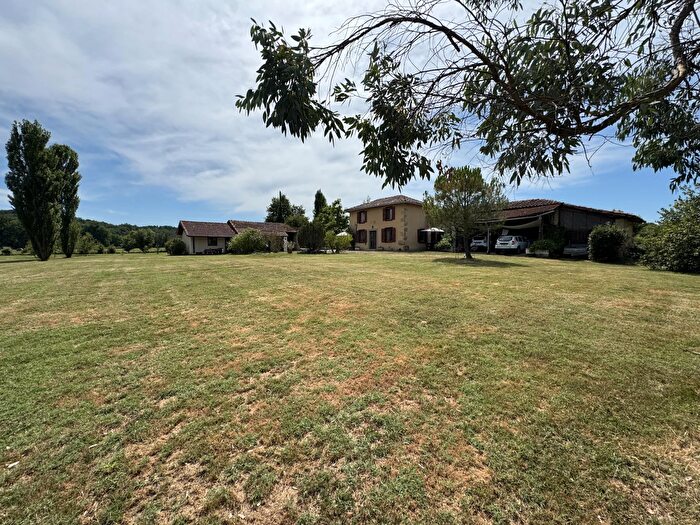 Maison à vendre - Boulogne-sur-Gesse - 9 pièces - 5 chambres