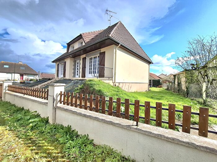 Marolles-les-Braults : Maison 7 pièces à vendre