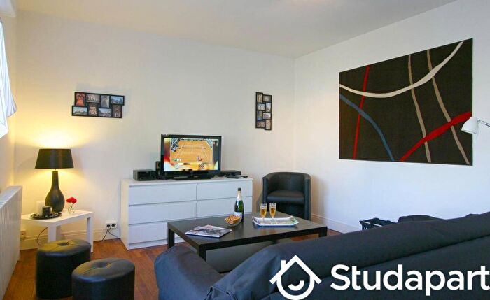 Appartement à louer - Bois dAmour-Porte de Paris-Courlancy, Reims - 1 pièce - 3 chambres