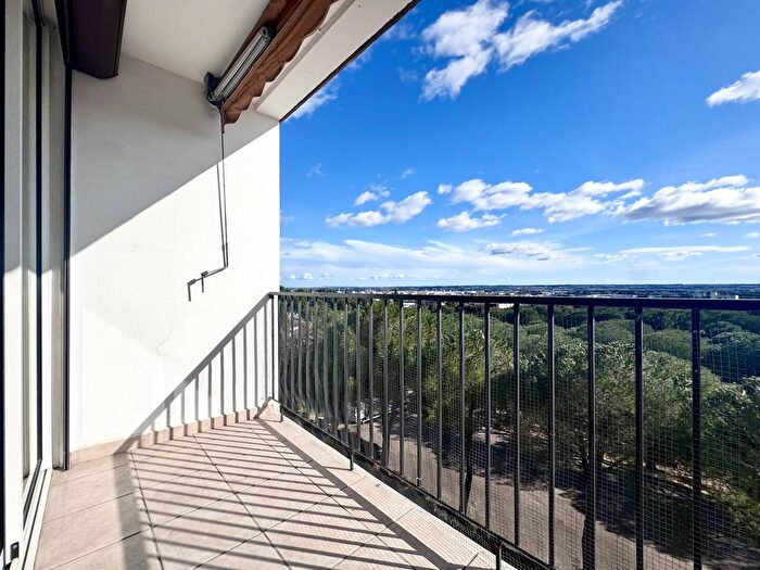 Appartement à louer - Nîmes - 3 pièces - 2 chambres