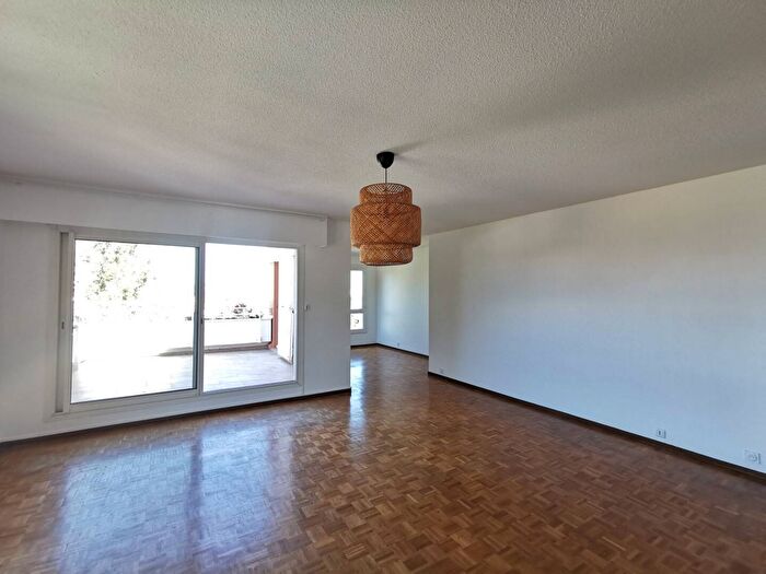 Appartement à louer - Marseille ème arrondissement - 4 pièces - 2 chambres