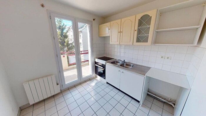 Appartement à louer - Sud Ville, Chartres - 3 pièces - 2 chambres