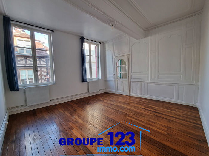 Appartement 3 pièces à Auxerre, Centre-ville, à louer