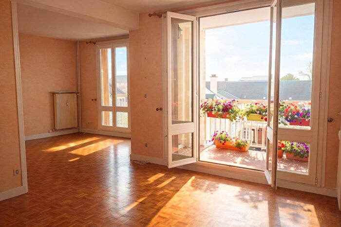 Appartement à louer - Centre-Léon Bourgeois, Châlons-en-Champagne - 4 pièces - 2 chambres