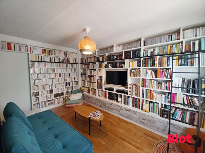 Appartement 5 pièces à vendre - Quartiers Centre, Saint-Hélier, Gare