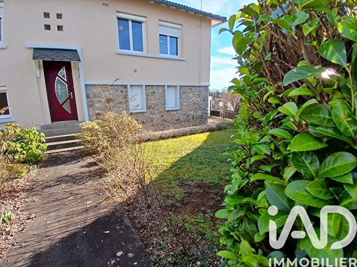 Maison à vendre - Pleaux - 5 pièces - 4 chambres