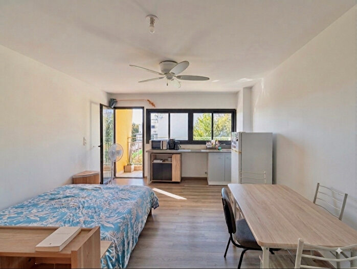 Saint-Denis, Le Moufia, Sainte-Clotilde : Appartement 1 pièce à vendre