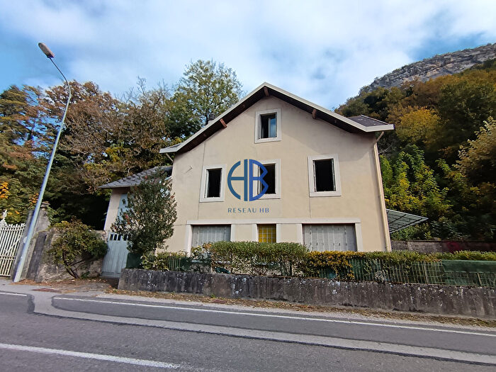 Maison à vendre - Virieu-le-Grand - 8 pièces - 5 chambres